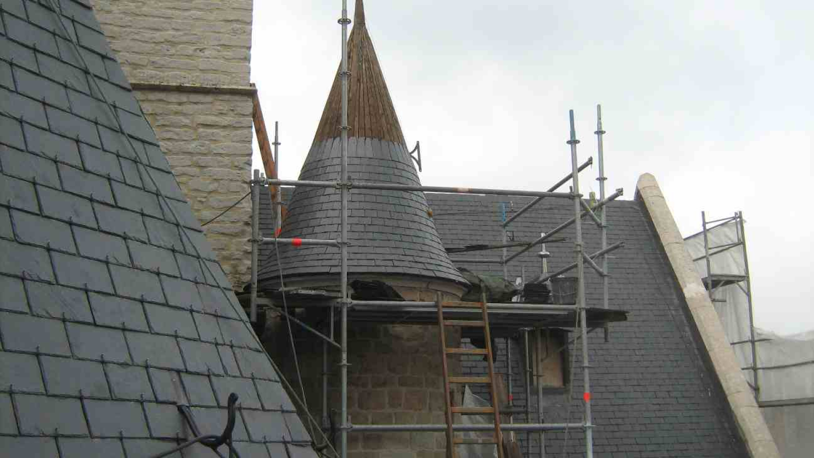 Dakwerken Van Loy | leien dak renoveren te Herselt